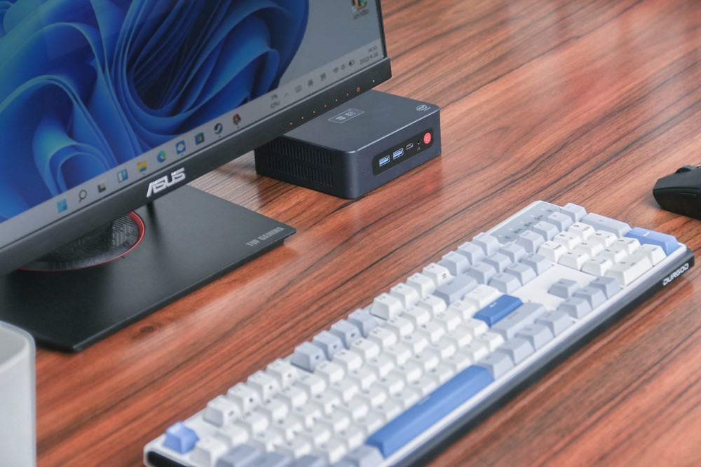 零刻EQ59迷你电脑主机：手掌大小，办公看4K玩LOL，几百块值不值？_笔记本导购-中关村在线