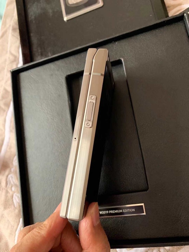 三星W2019 高端大气上档次 颜值360°无死角-中关村在线头条