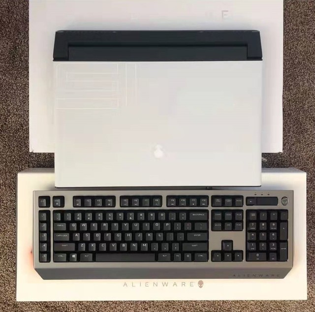 外星人新款alienware m15r2 白色开箱-中关村在线头条