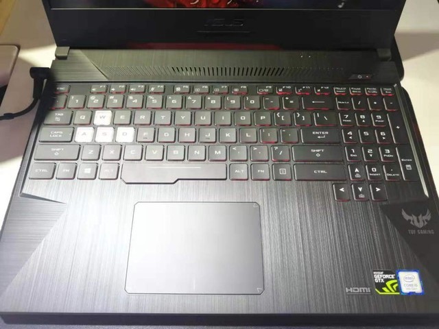 华硕FX95一台有质感的游戏本 老爸抢着跟我打游戏-中关村在线头条