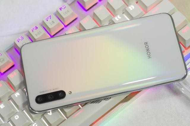 用科技演绎大自然艺术之美 荣耀9XPro全息冰岛白-中关村在线头条