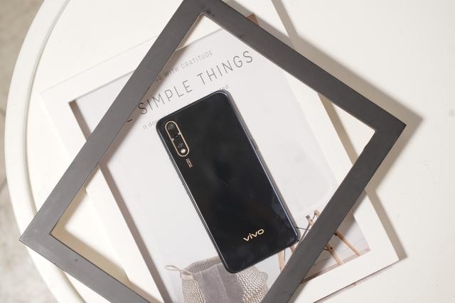 vivoZ5体验，配置全面，中端机的鼎立制作-中关村在线头条
