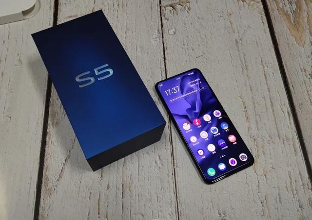 s5照亮你的美之外观篇：令人心动的美好细节-中关村在线头条