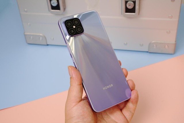 荣耀Play5体验：66W超级快充+轻薄手感-中关村在线头条