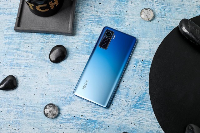 iQOO5颜值就是正义性能旗舰性价比首选-中关村在线头条