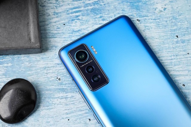 iQOO5颜值就是正义性能旗舰性价比首选-中关村在线头条