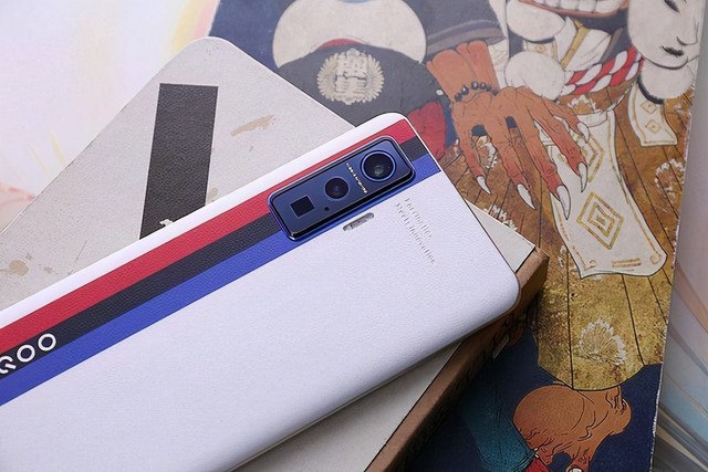 iQOO 5Pro传奇版图赏：手机圈的速度与激情-中关村在线头条