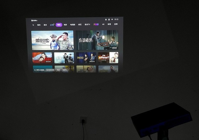 眼眸一亮！极米MOVIN 01X对比坚果G9评测-中关村在线头条