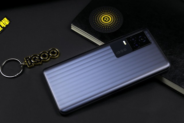 全感操控、性能旗舰，评测带你了解真实的iQOO 7-中关村在线头条